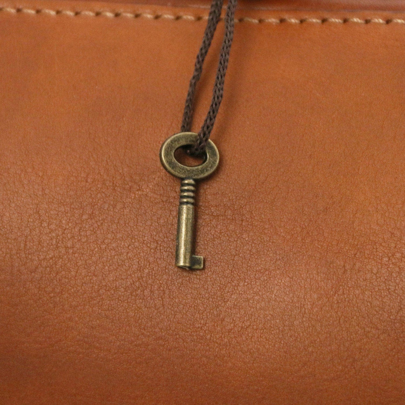 Raffaello Doctor Leather Bag | TL142332 - Made in Italy – San Rocco Italia