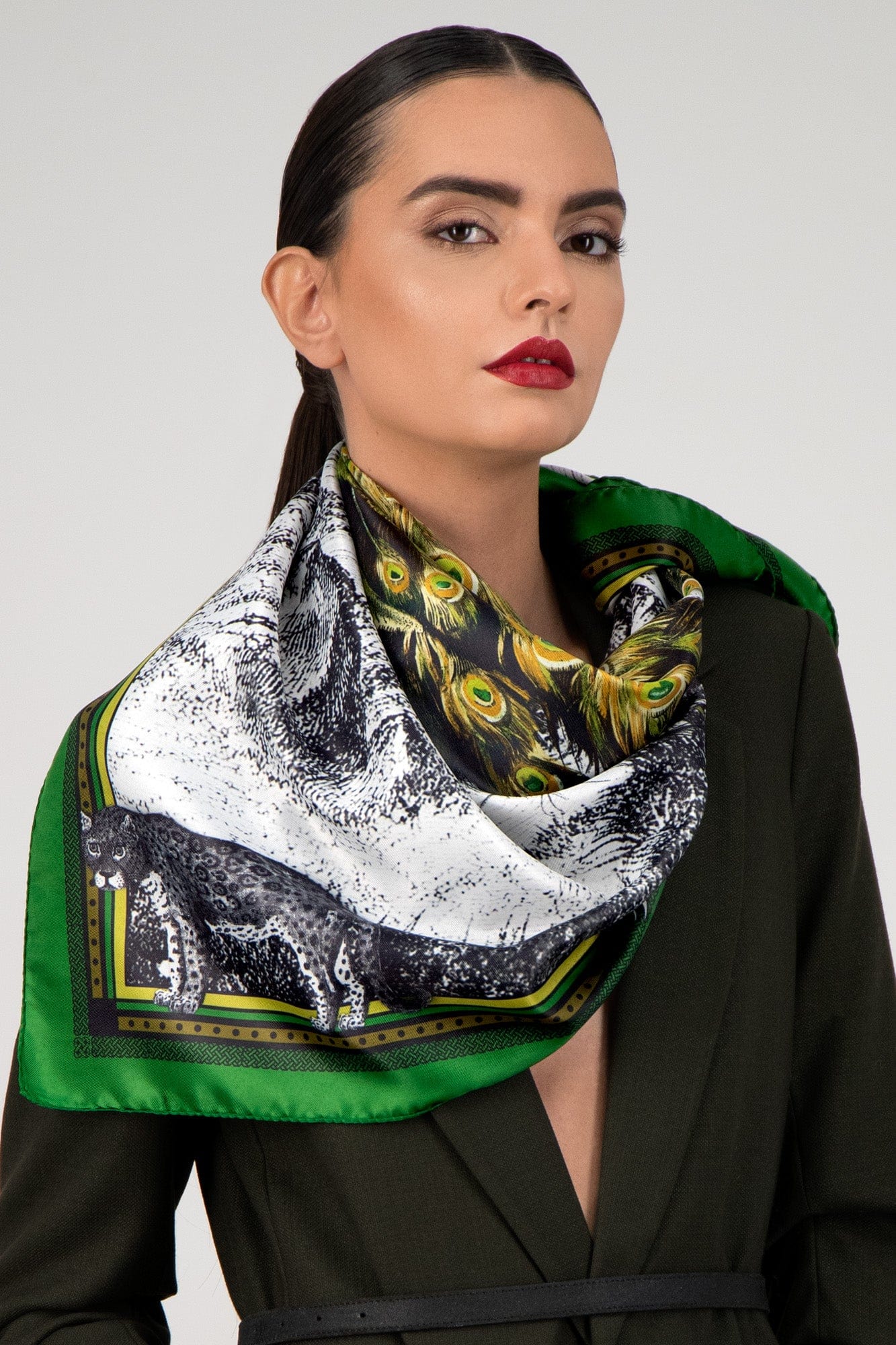 Peacock Feathers Green Silk Scarf - Made in Italy – San Rocco Italia
